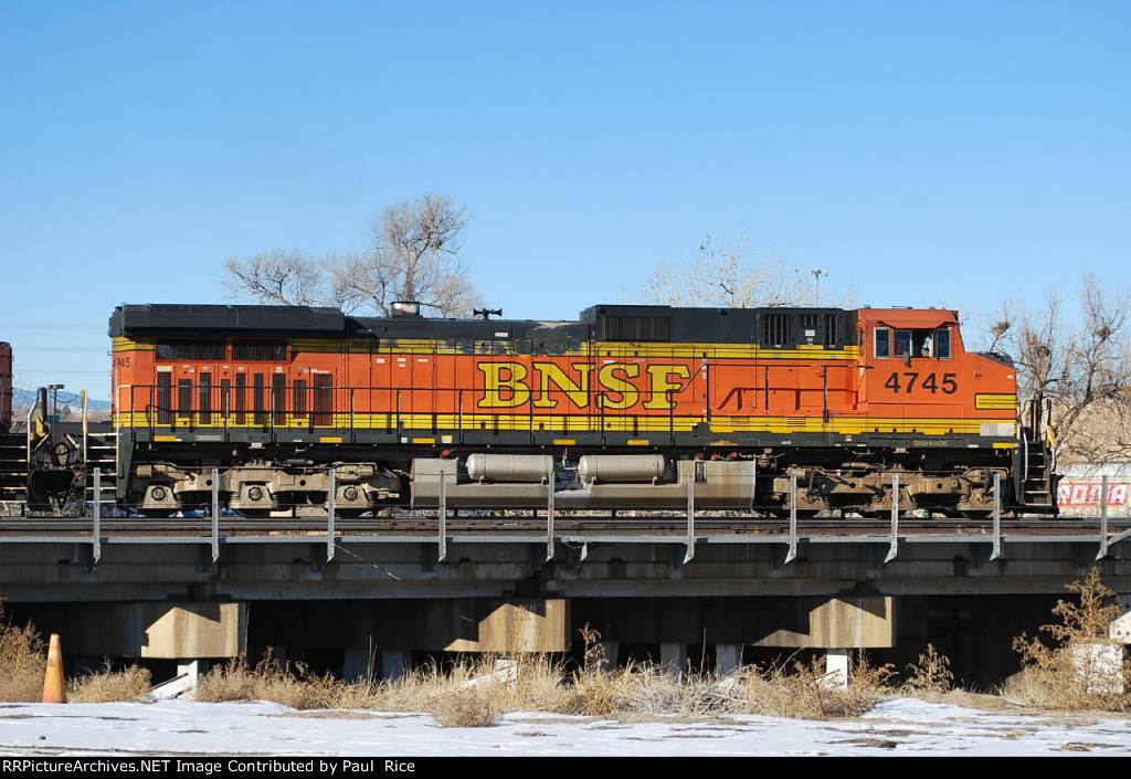 BNSF 4745